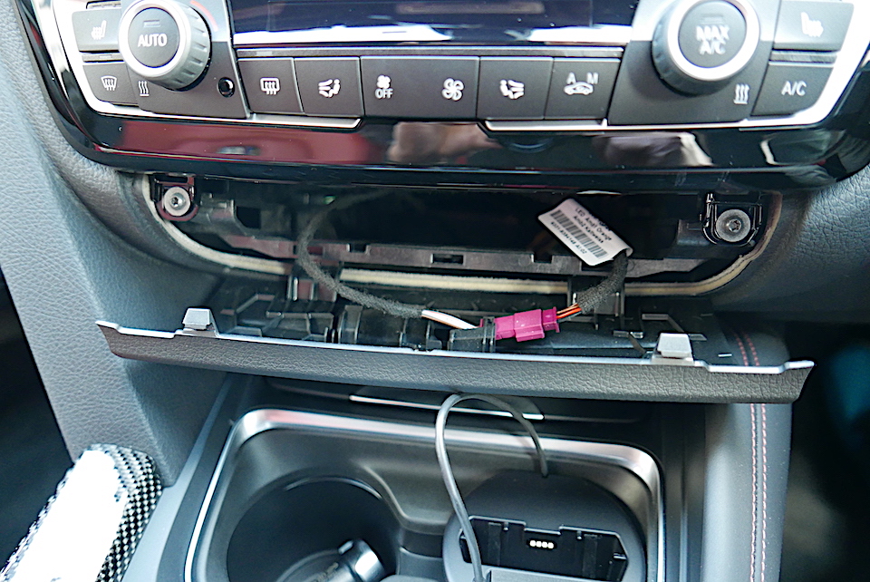 BMW純正部品 USBポート増設キット | wright-company.net